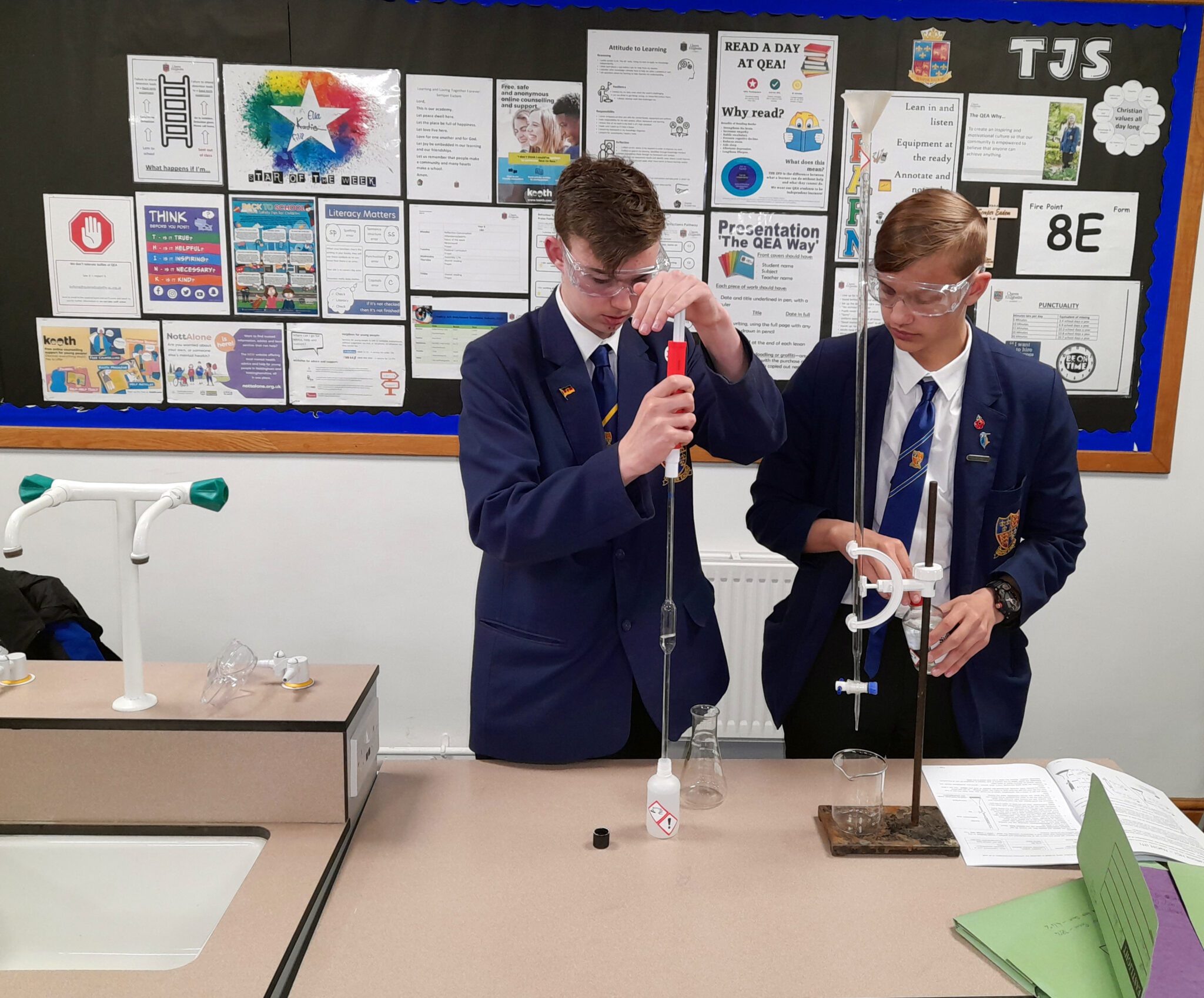 Year 10 scientists complete tritation - Queen Elizabeth’s Academy