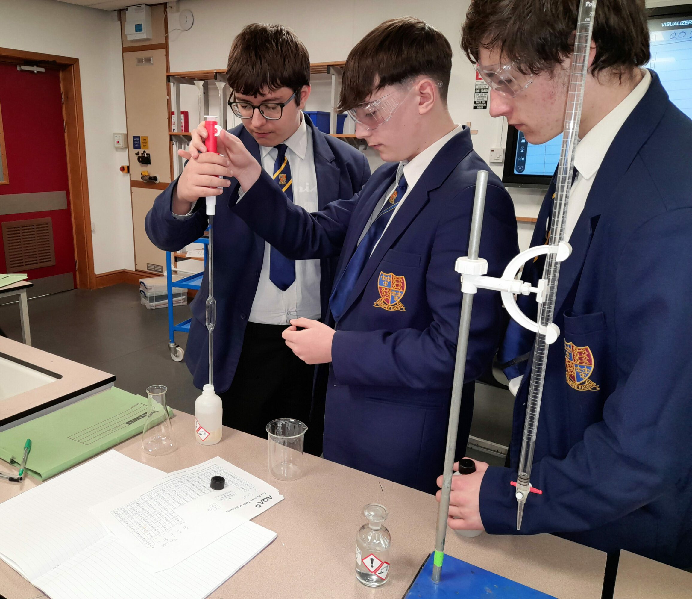 Year 10 scientists complete tritation - Queen Elizabeth’s Academy
