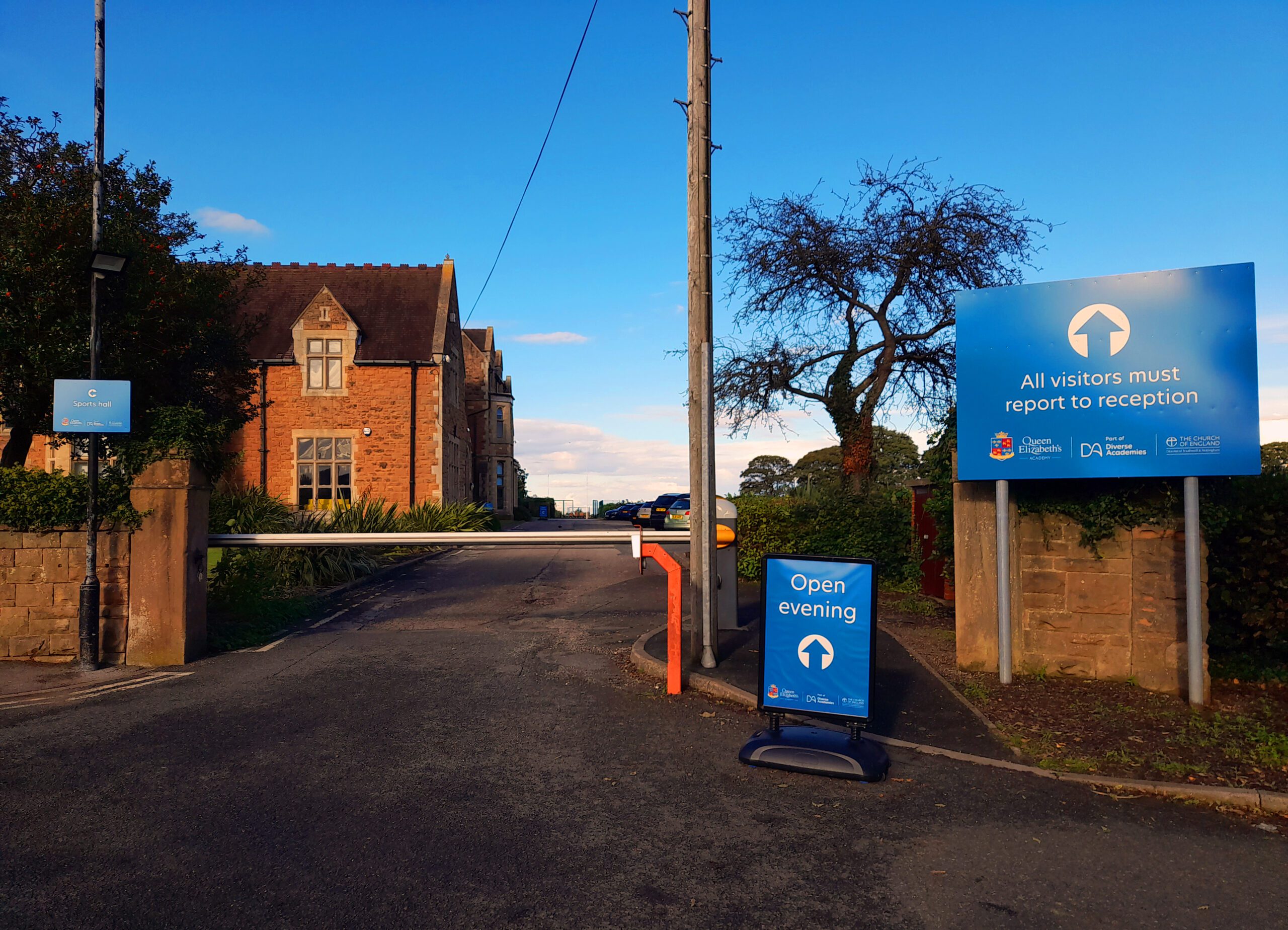 Student ambassadors shine at QEA open evening - Queen Elizabeth’s Academy